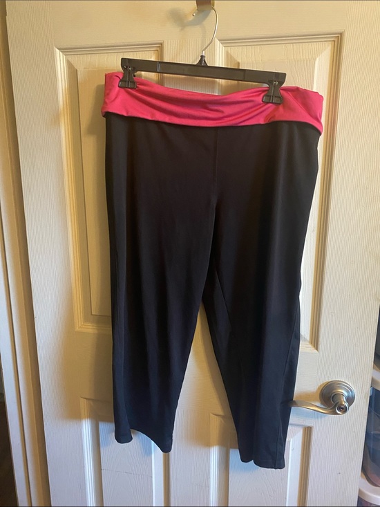 Danskin Now | Pants & Jumpsuits | Danskin Now Black Capris With Pink ...